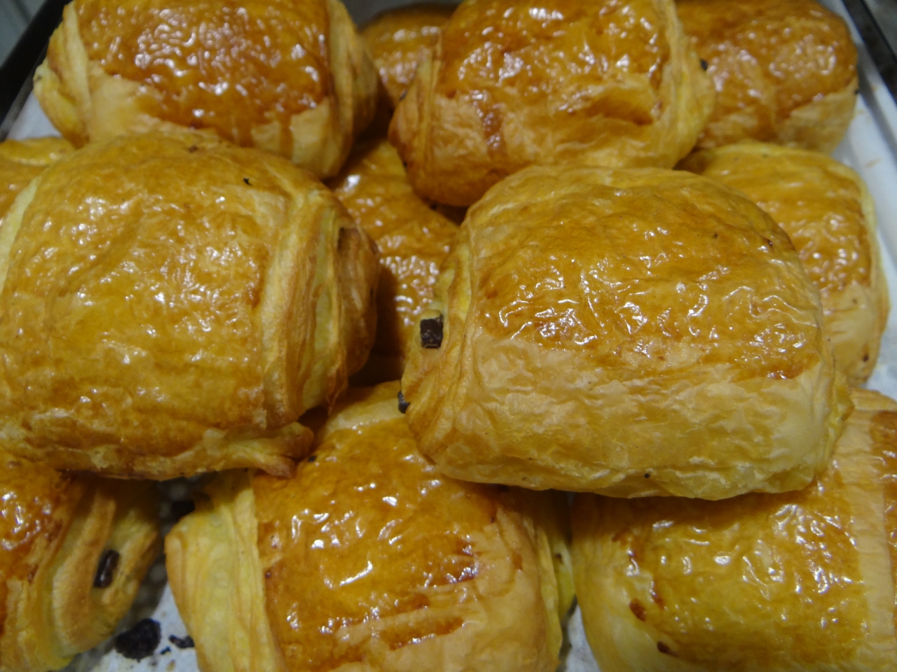Chocolatine ( pain au chocolat )pur beurre - 1 u - Pâtisserie ...