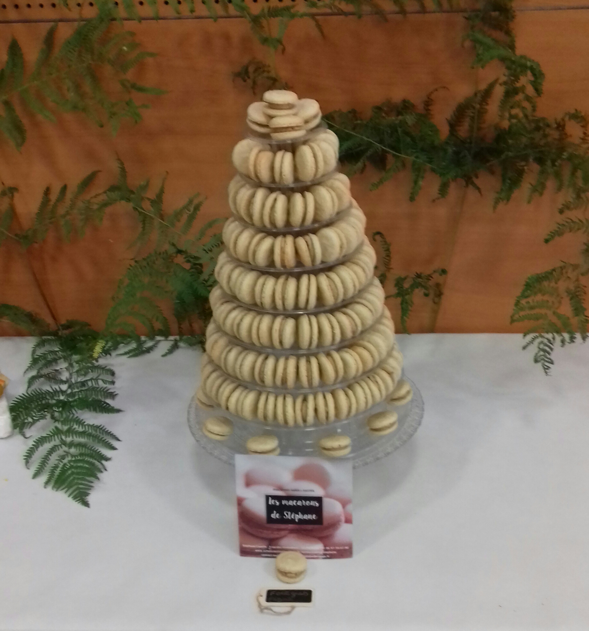 Pyramide de 250 macarons sucrès - 1 u - Macarons De Stéphane - Locavor.fr