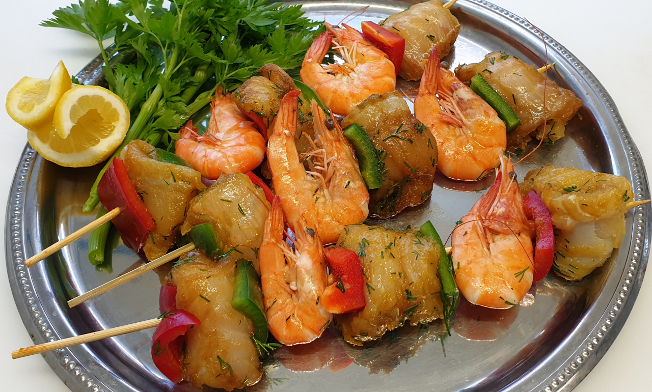 1 brochettes de julienne / gambas - 230 g - Poissonnerie La Mostelle ...