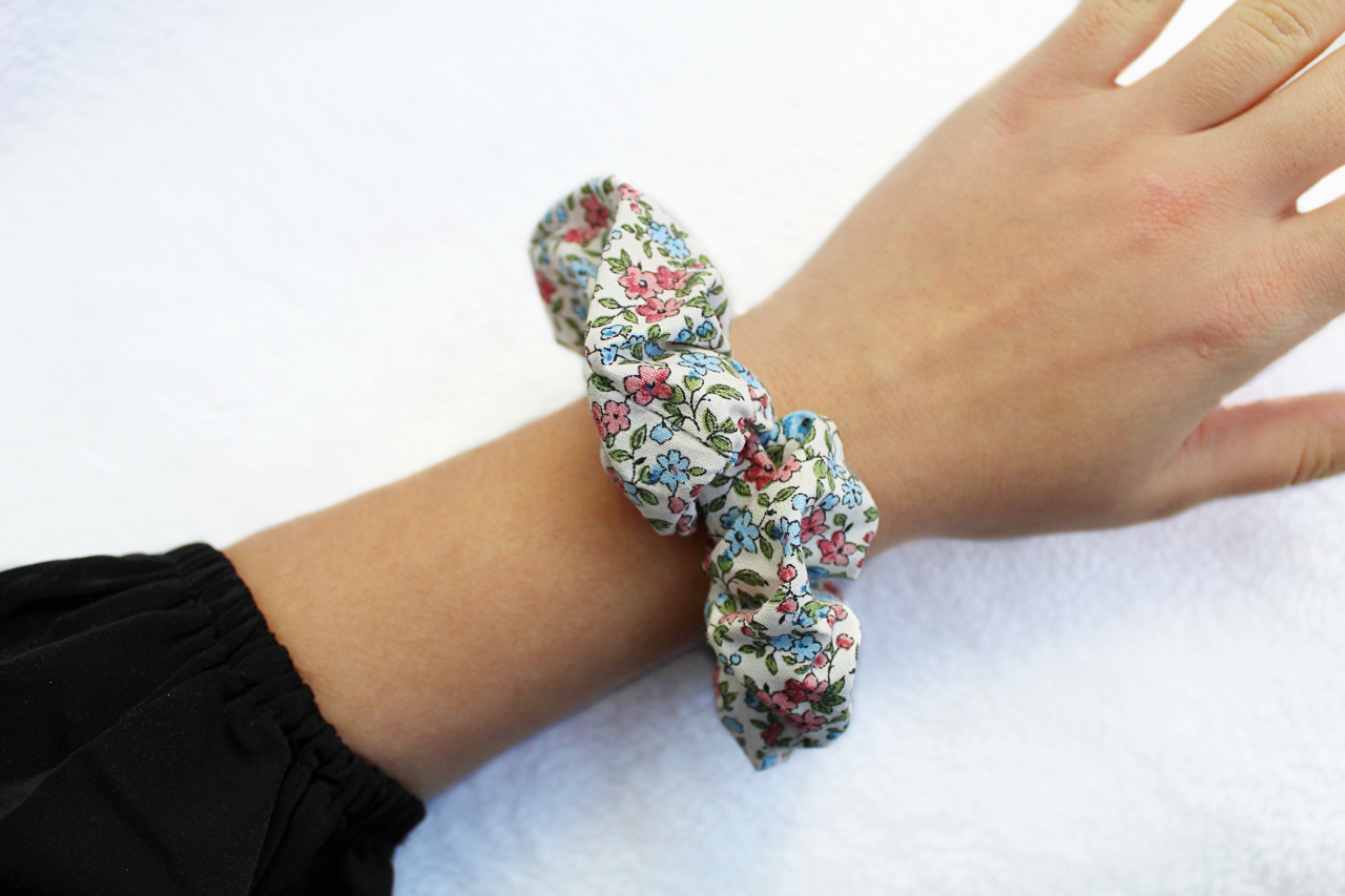 Chouchou fleuri rose - 1 u - Made In Doubzi - Locavor.fr