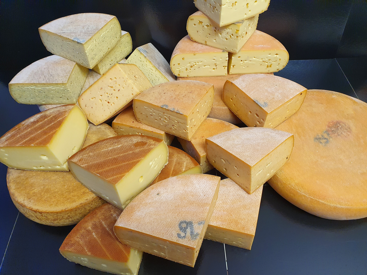 Raclette du doubs au lait cru - 500 g - Le Panier De Frometons - Locavor.fr