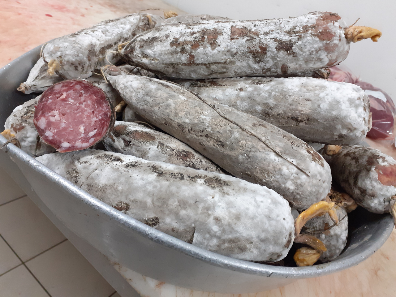 Saucisson sec de veau au vin blanc - 280 g - Gaec Du Champ Des ...