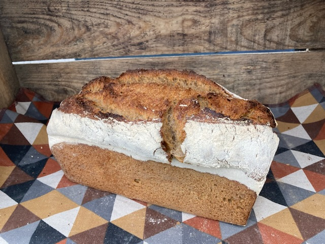 Pain paysan demi complet 1kg moulé - 1 kg - Ferme De La Marcelange ...