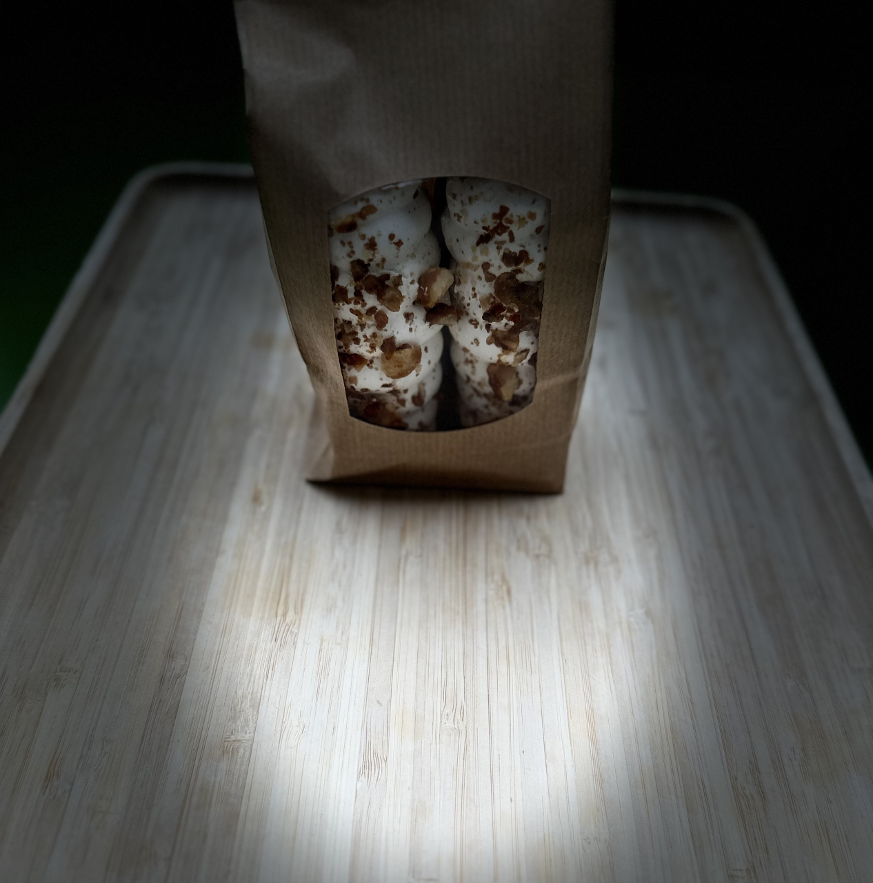 Meringue au noix de macadamia caramélisé - 100 g - Les Garçons Glaciers ...